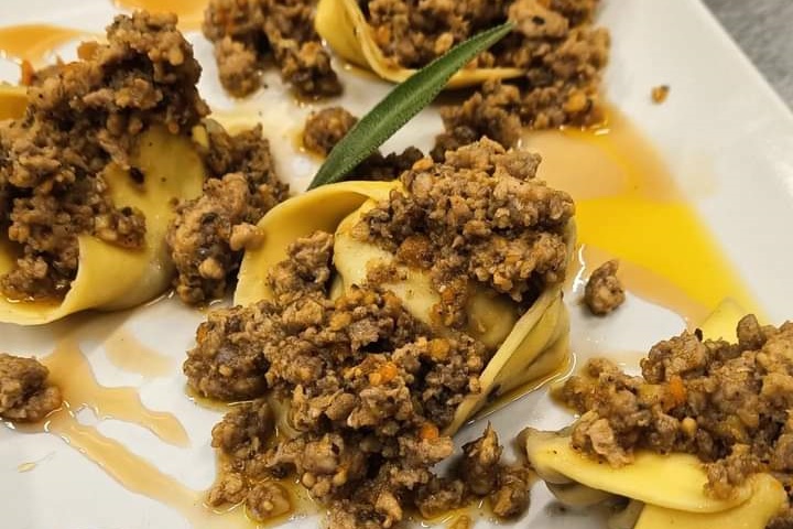 Le ricette dei nostri chef: tortelli di ricotta con ragù di faraona ...